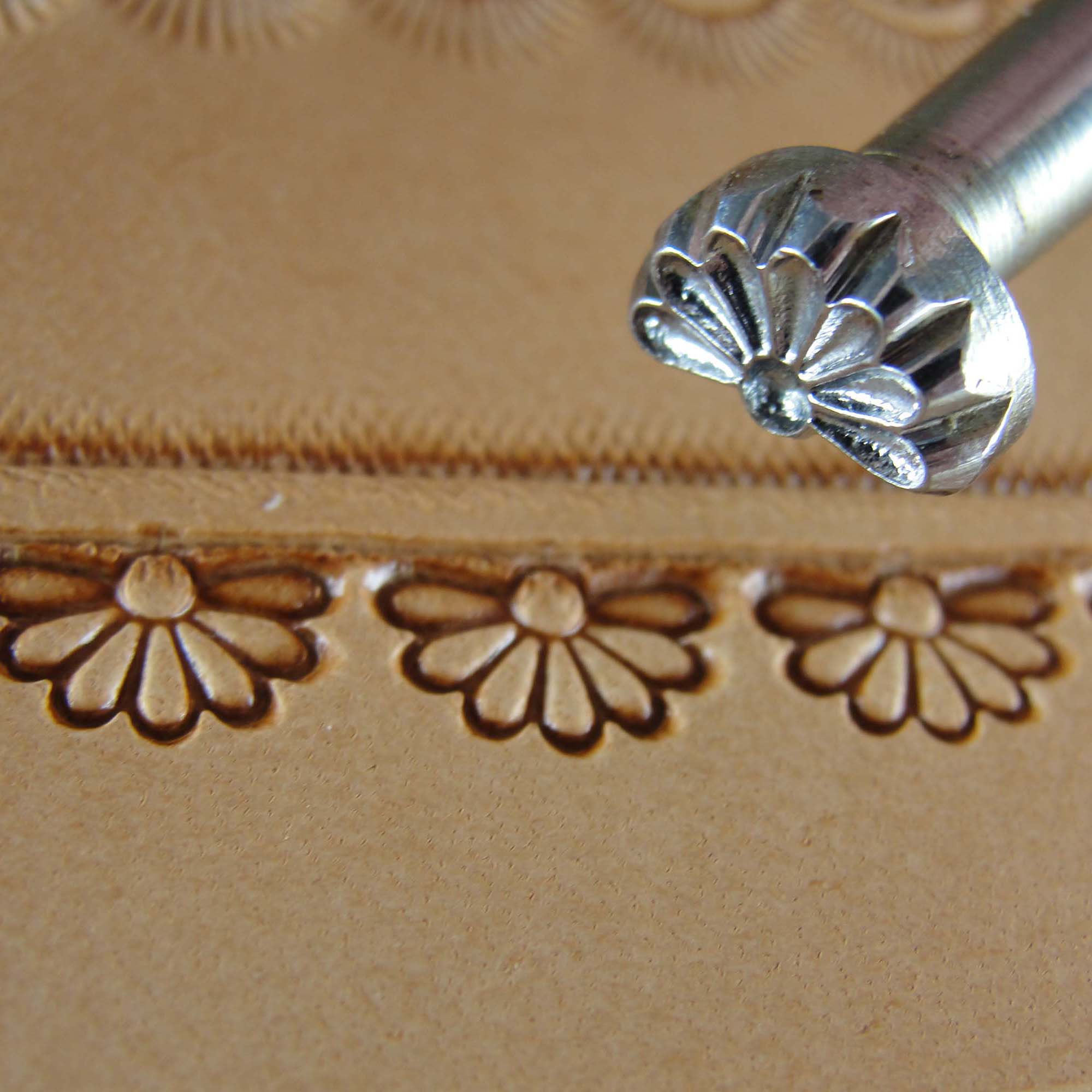 Vintage Craftool Co. #603 7-Petal Border Stamp | Pro Leather Carvers