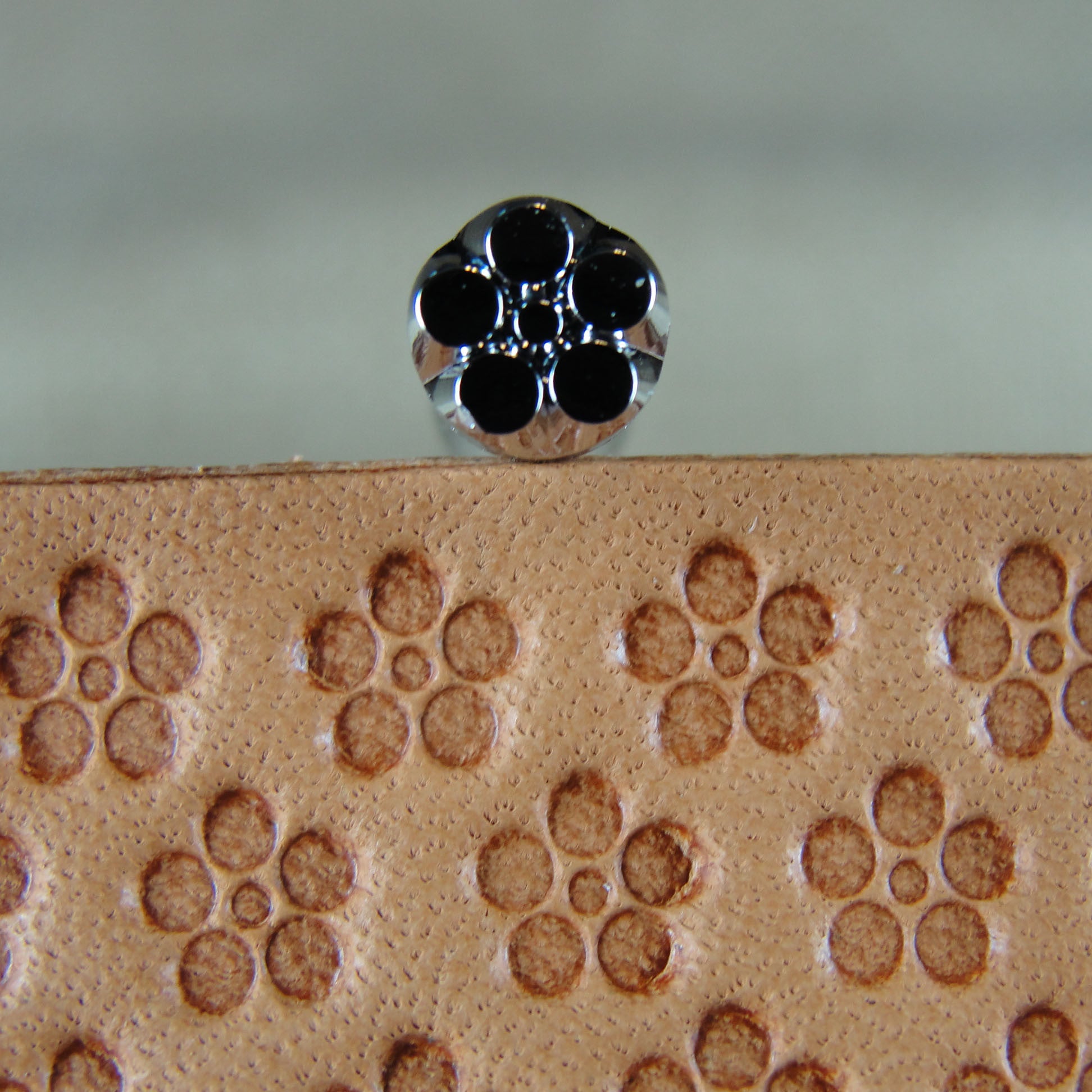 O11-2 Small Flower Leather Stamp - Craft Japan | Pro Leather Carvers