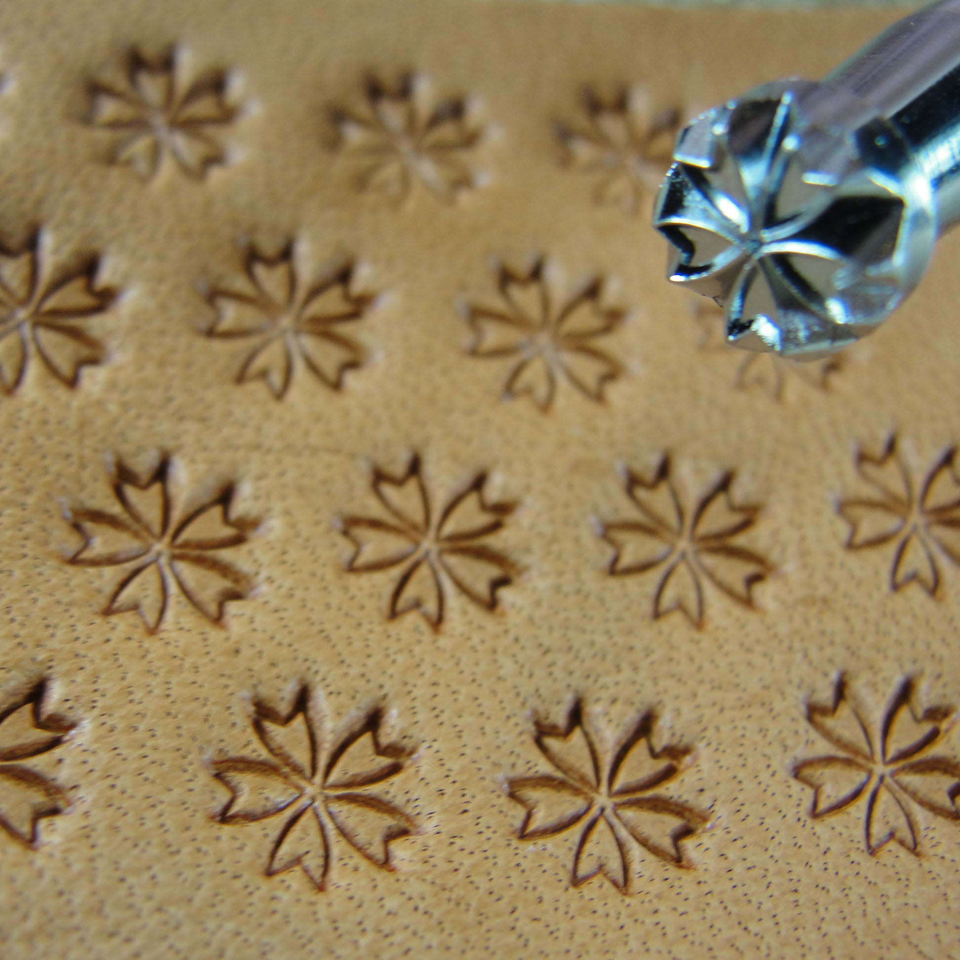 O14-2 Small Flower Leather Stamp - Craft Japan | Pro Leather Carvers