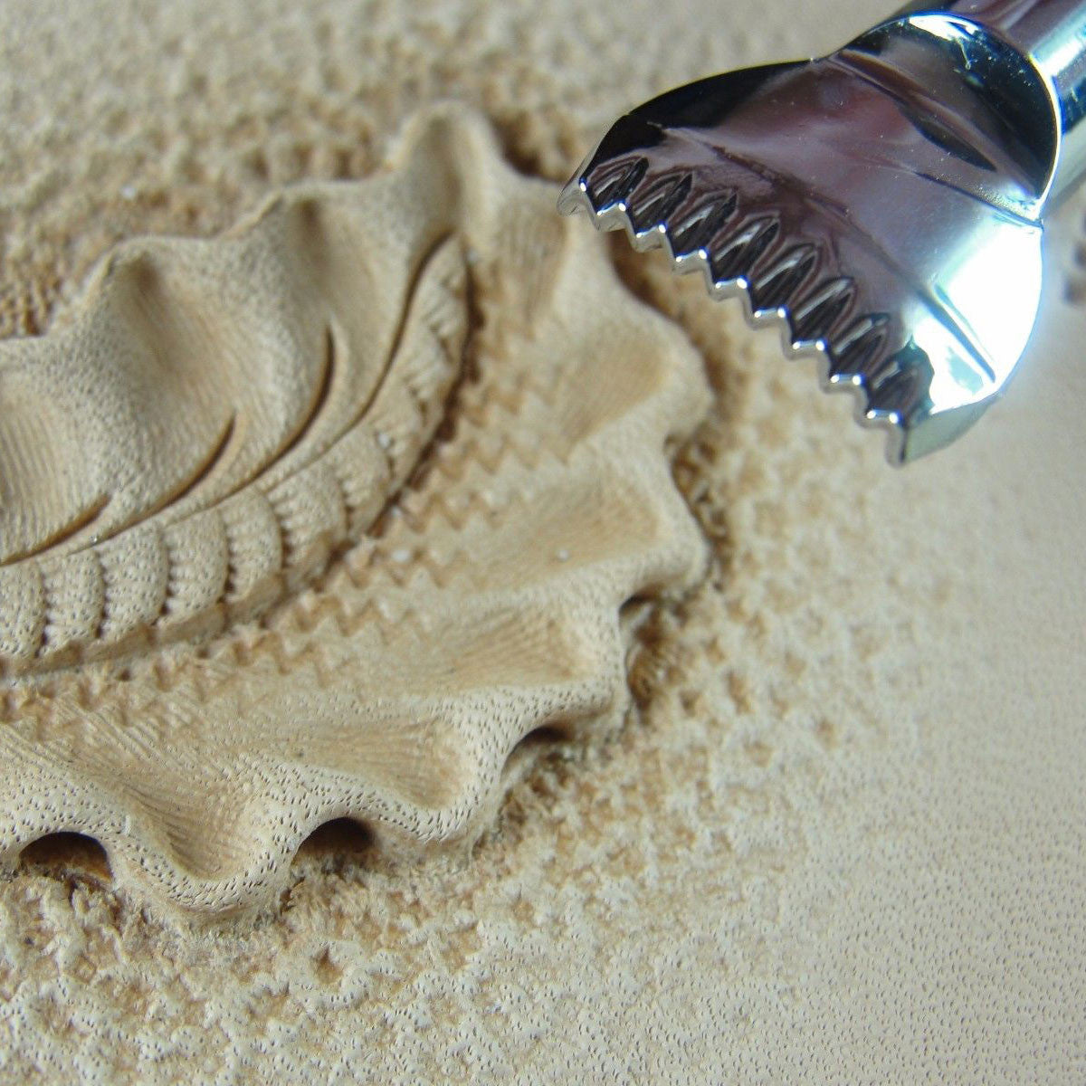 V403 Sawtooth Veiner Leather Stamp - China | Pro Leather Carvers